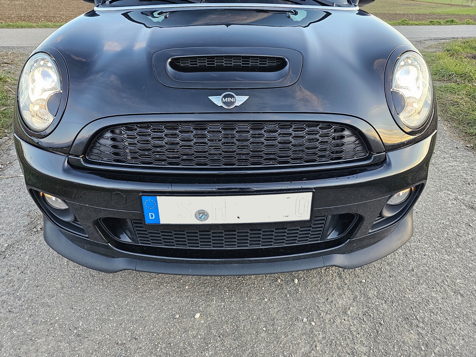 SCHWARZER KÜHLER GRILL NUR für MINI COOPER S / R55 CLUBMAN R56 R57 ...