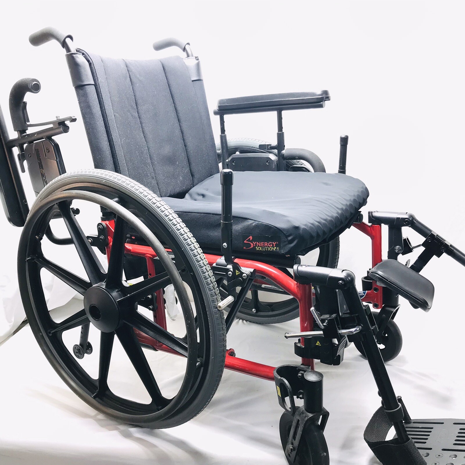QUANTUM LITESTREAM XF WHEELCHAIR 18” X 15” FRAME SWING AWAY LEG RESTS ...