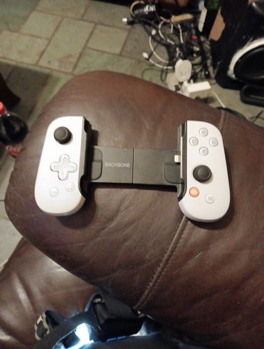 BACKBONE One Mobile Gaming Controller for iPhone/Lightning ...