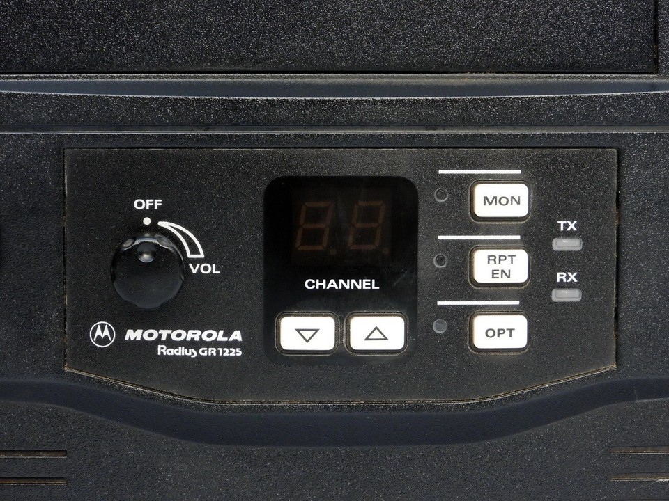 MOTOROLA RADIUS GR1225 MODEL H5157B TWO WAY DESKTOP REPEATER RADIO ...