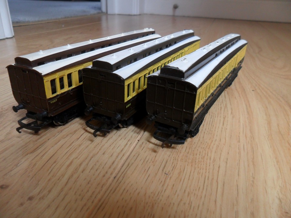 Collection of R332 / R333 Clerestory Coaches for Hornby OO Gauge Sets ...