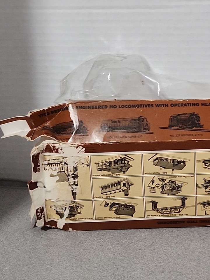 Tyco HO Santa FE 1102 Diesel Engine With Damaged Box ~ Multicolor | eBay