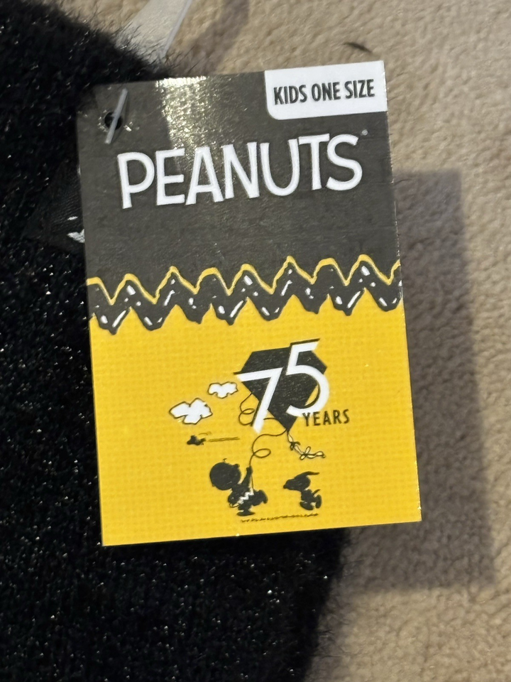 NEW, PEANUTS SNOOPY BEANIE STOCKING HAT AND GLOVE SET, KIDS ONE SIZE ...