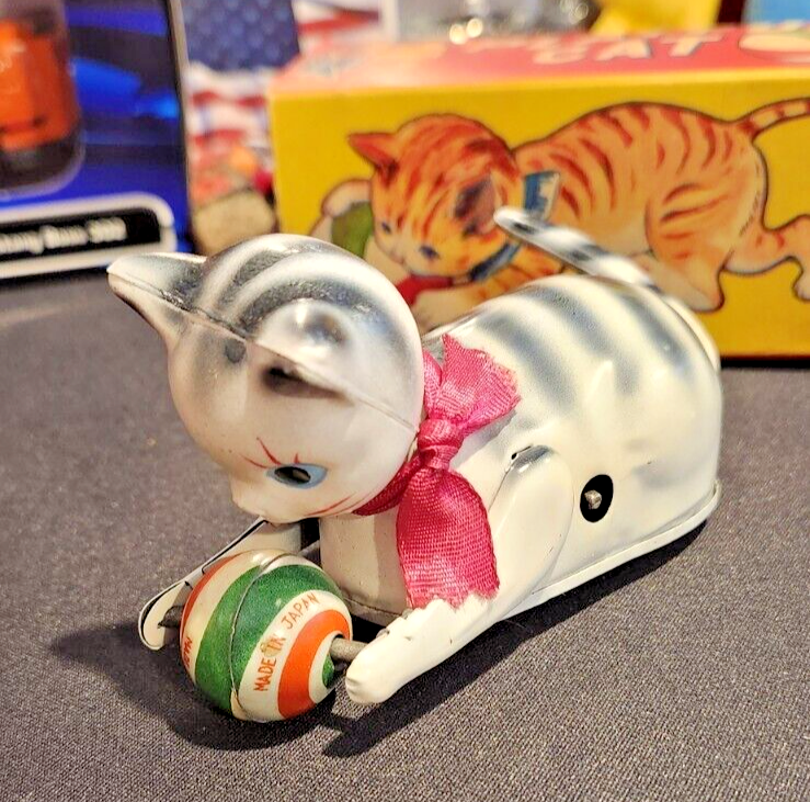 ***RARE PLAYFUL CAT WIND-UP TIN TOY MADE IN JAPAN MINT IN BOX!!! NO KEY ...