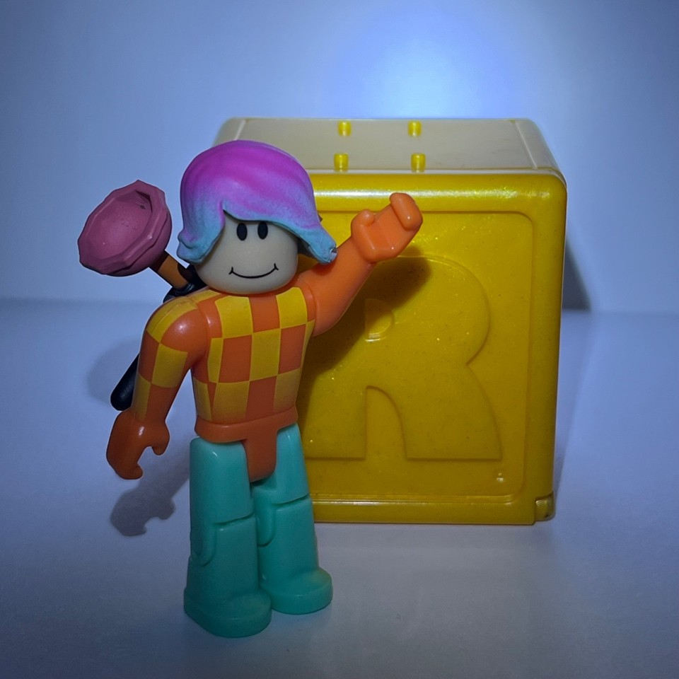*You Choose* Roblox Jazwares Figures (Cube included with figure, no ...