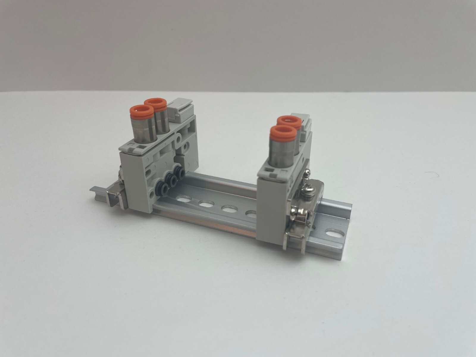 SMC VV5Q17-04C-D-00T DIN Rail Manifold | eBay