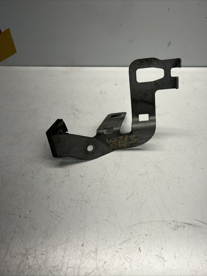 MERCEDES BENZ E CLASS W213 S213 C238 LOWER RIGHT SLAM PANEL BRACKET ...