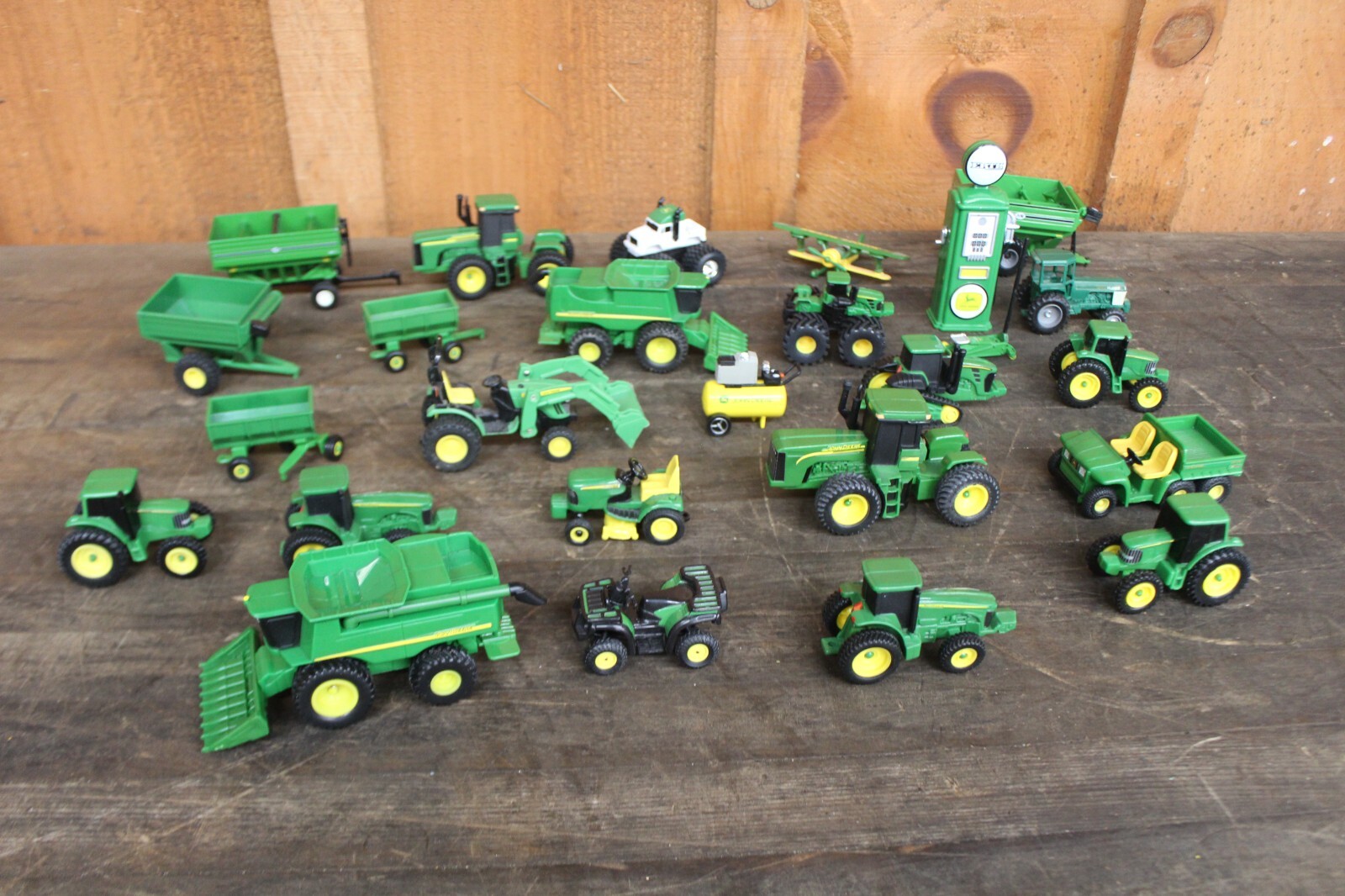 Lot of 25 Plastic John Deere Tractors Farm Equipment Vehicles 1/50? | eBay