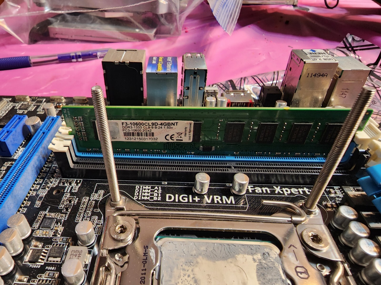 ASUSTeK COMPUTER P9X79 DELUXE, LGA 2011/Socket R, Intel Motherboard ...