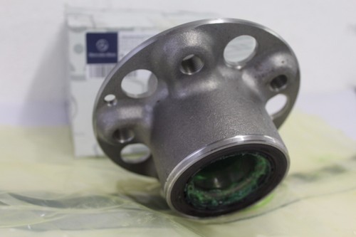 NEW Genuine Mercedes-Benz C218 CLS Front Wheel Hub and Bearing ...