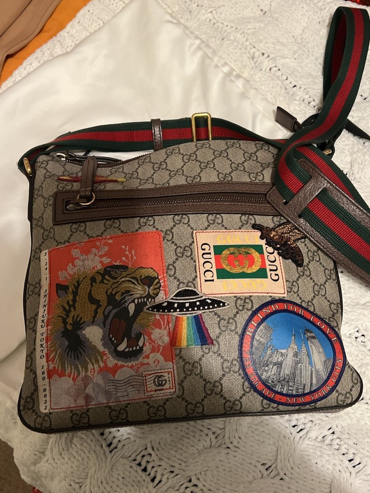 Gucci UFO Courrier Messenger GG Supreme Crossbody Bag Purse | eBay