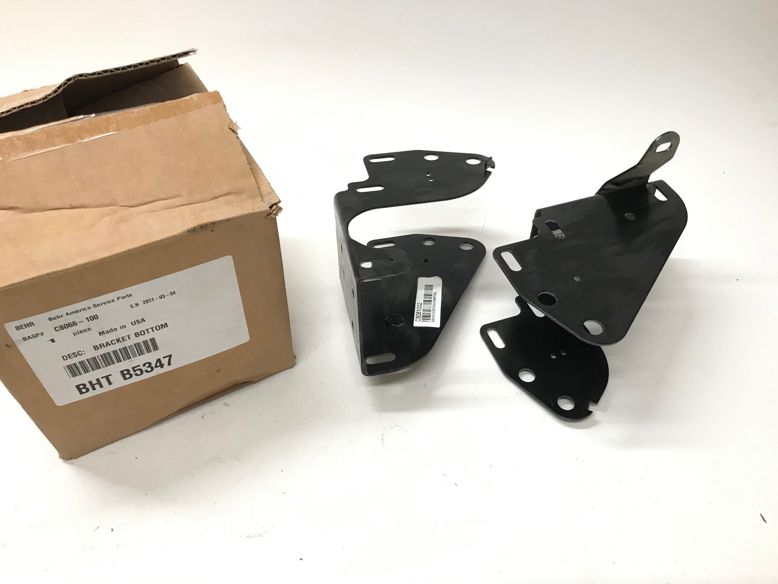 LOT OF 2 BEHR RH BOTTOM BRACKET BHT B5347 and LH TOP BRACKET BHT B5344 ...