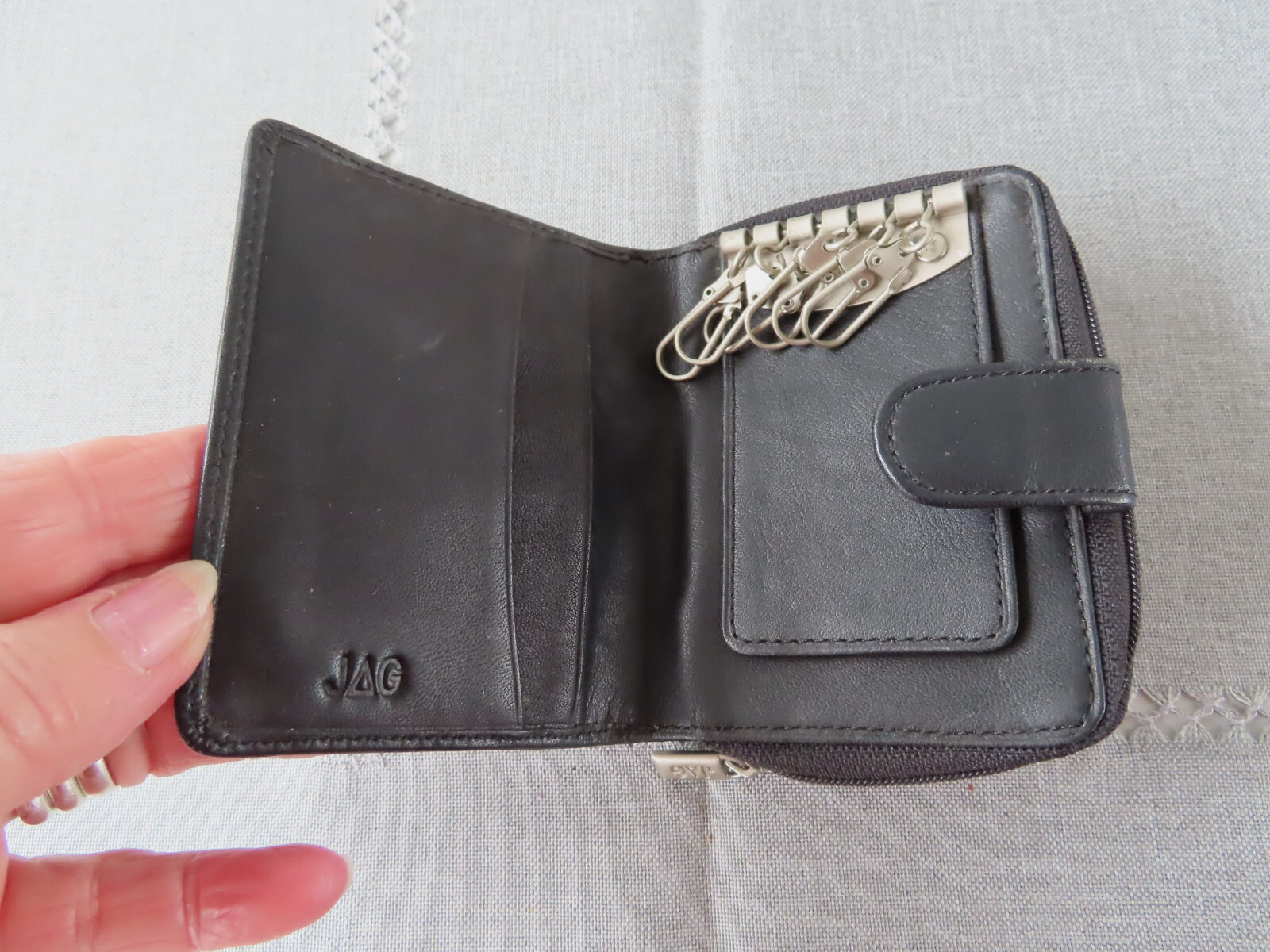 JAG Unisex black super soft genuine leather key holder case n zip ...