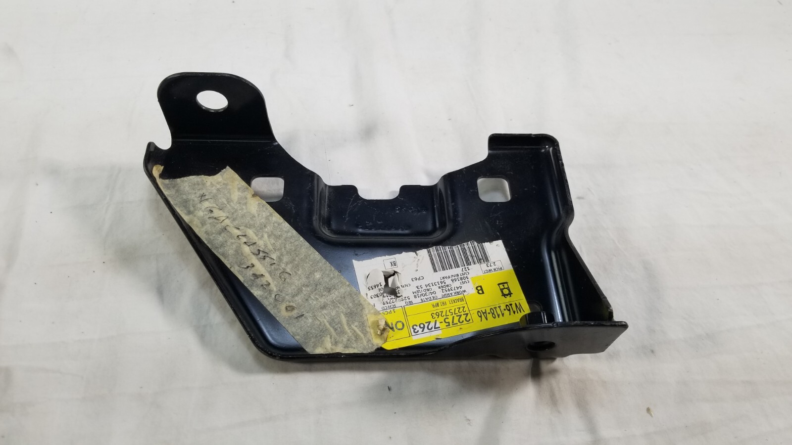 Front Bumper Left Bracket 22757263 14-16 GM Sierra Chevrolet Silverado ...