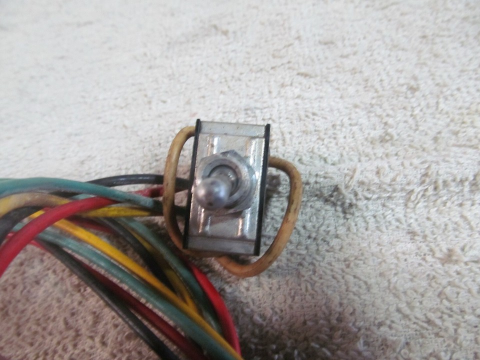 USED A-H&H 3-POSITION TOGGLE SWITCH, 6A-120V, 3A-250V, 1/6 HP 20-240 V ...