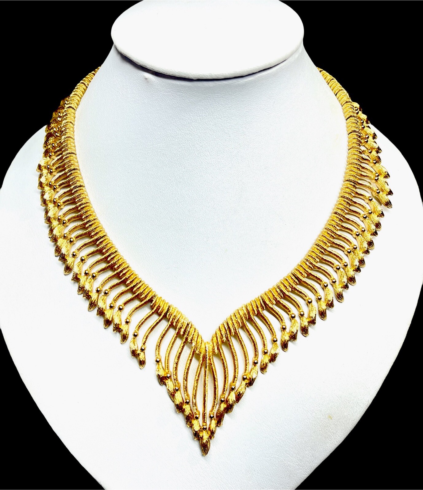 RARE 1960'S MONET GOLD-TONE FINISH INDIA STYLE V COLL… - Gem