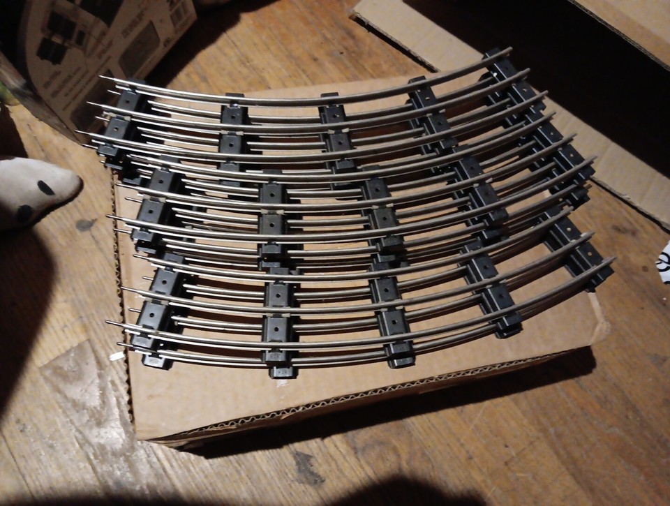 MTH STANDARD GAUGE TINPLATE TUBULAR 1/2 TRACK 42" DIAMETER CURVE 10 ...