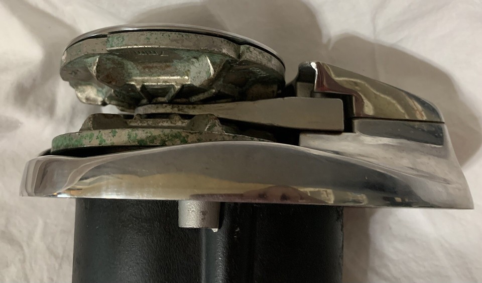 Lewmar V700 Vertical Windlass 12V 6670011108 UPC 743683303036 | eBay