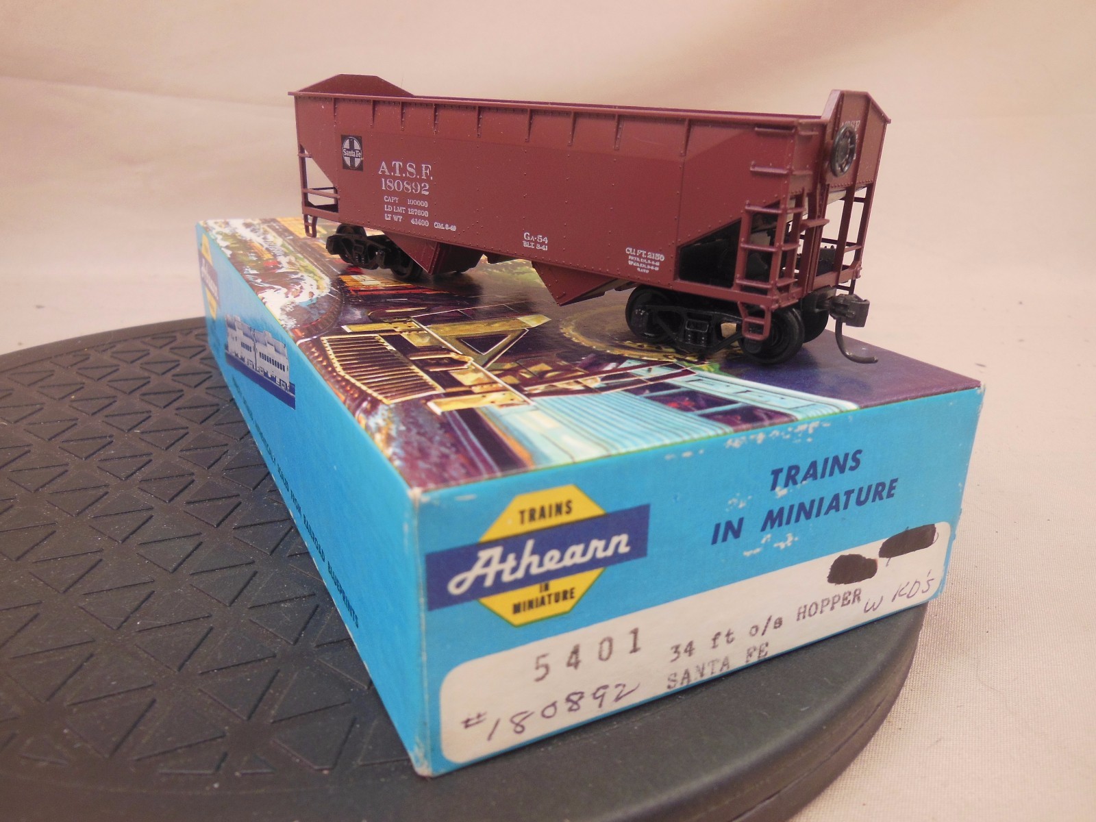 HO SCALE ATHEARN BLUE BOX KIT BUILT 2-BAY OFFSET HOPPER SANTA FE | eBay