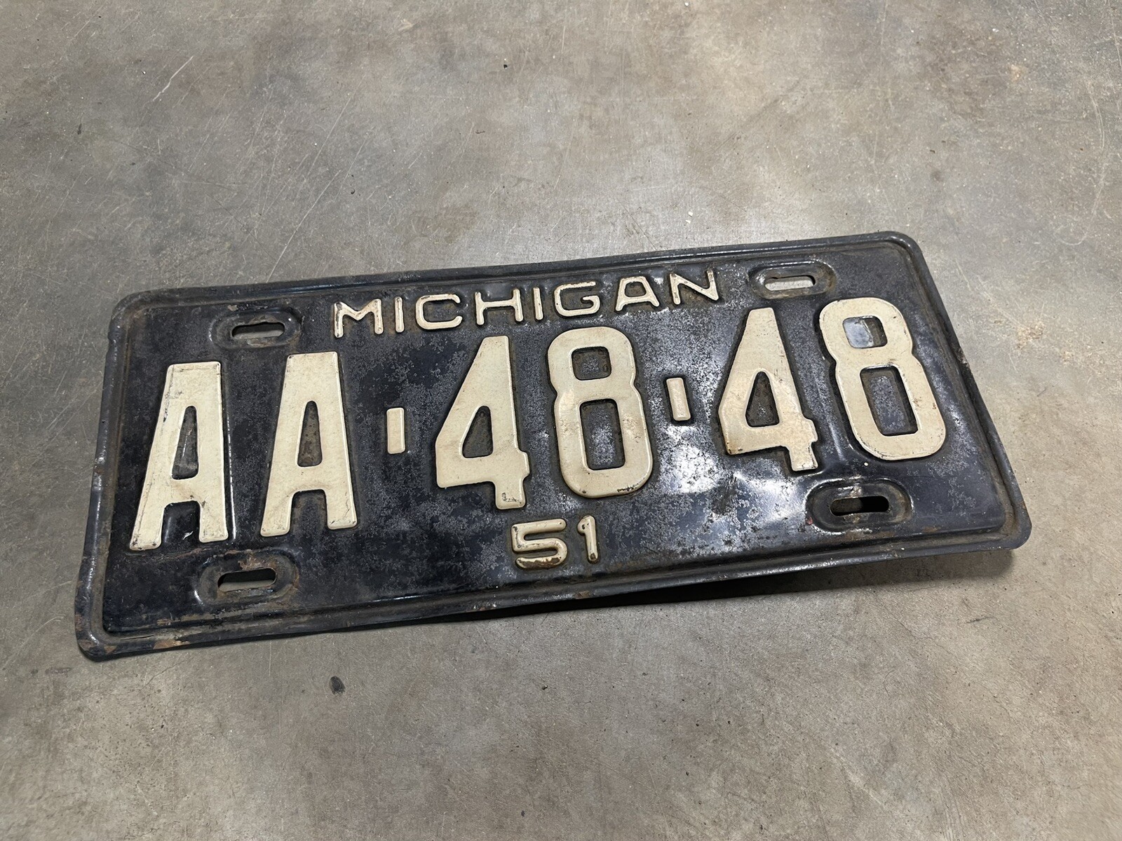 51 MICHIGAN MI LICENSE PLATE 1951 # AA-48-48 Original VINTAGE black ...