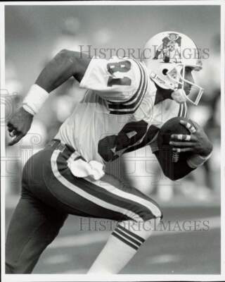1986 Press Photo New England Patriots #81 Stephen Starring runs with ...