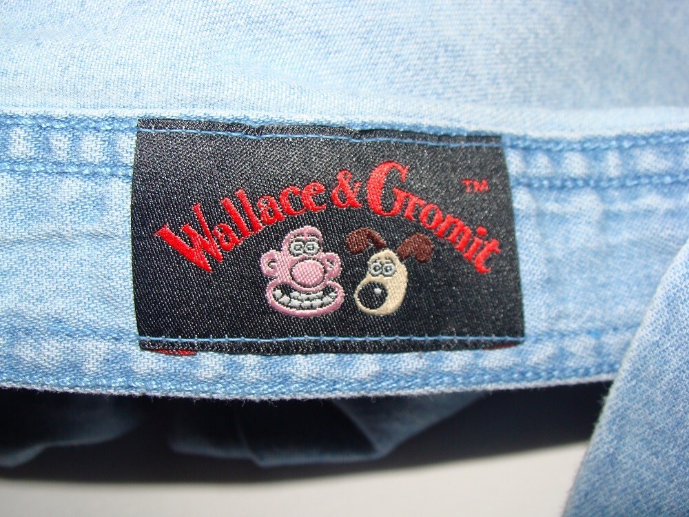 WALLACE AND GROMIT CARTOON EMBROIDERED DENIM BUTTON D… - Gem
