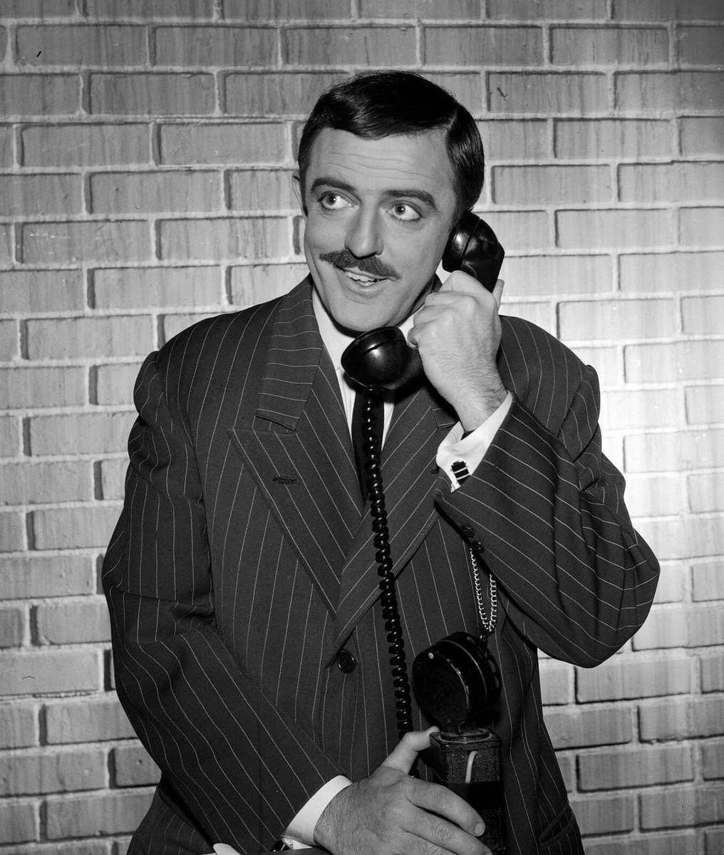 Gomez Addams Und John Astin Wednesday Proved The Gomez Casting