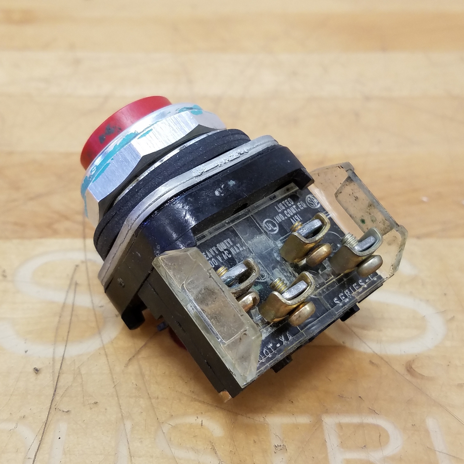 Allen Bradley 800T-B6A Series N Push Button, Red Extended Head, 1 NO/NC ...