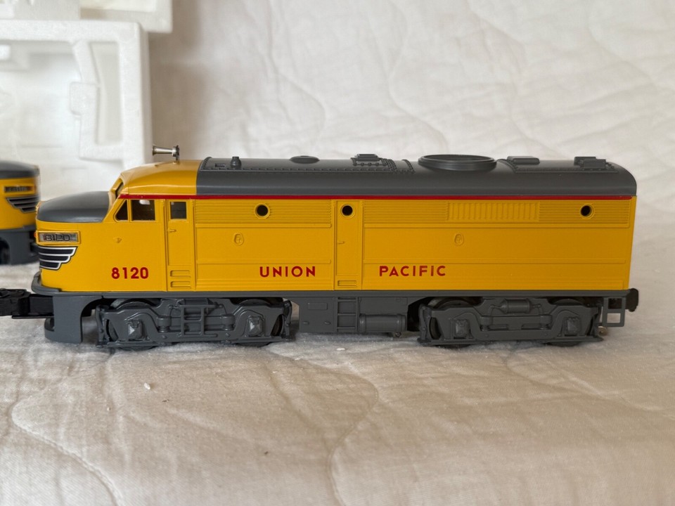 Lionel, 2 Union Pacific yellow engine 8119 /8120 in original box | eBay