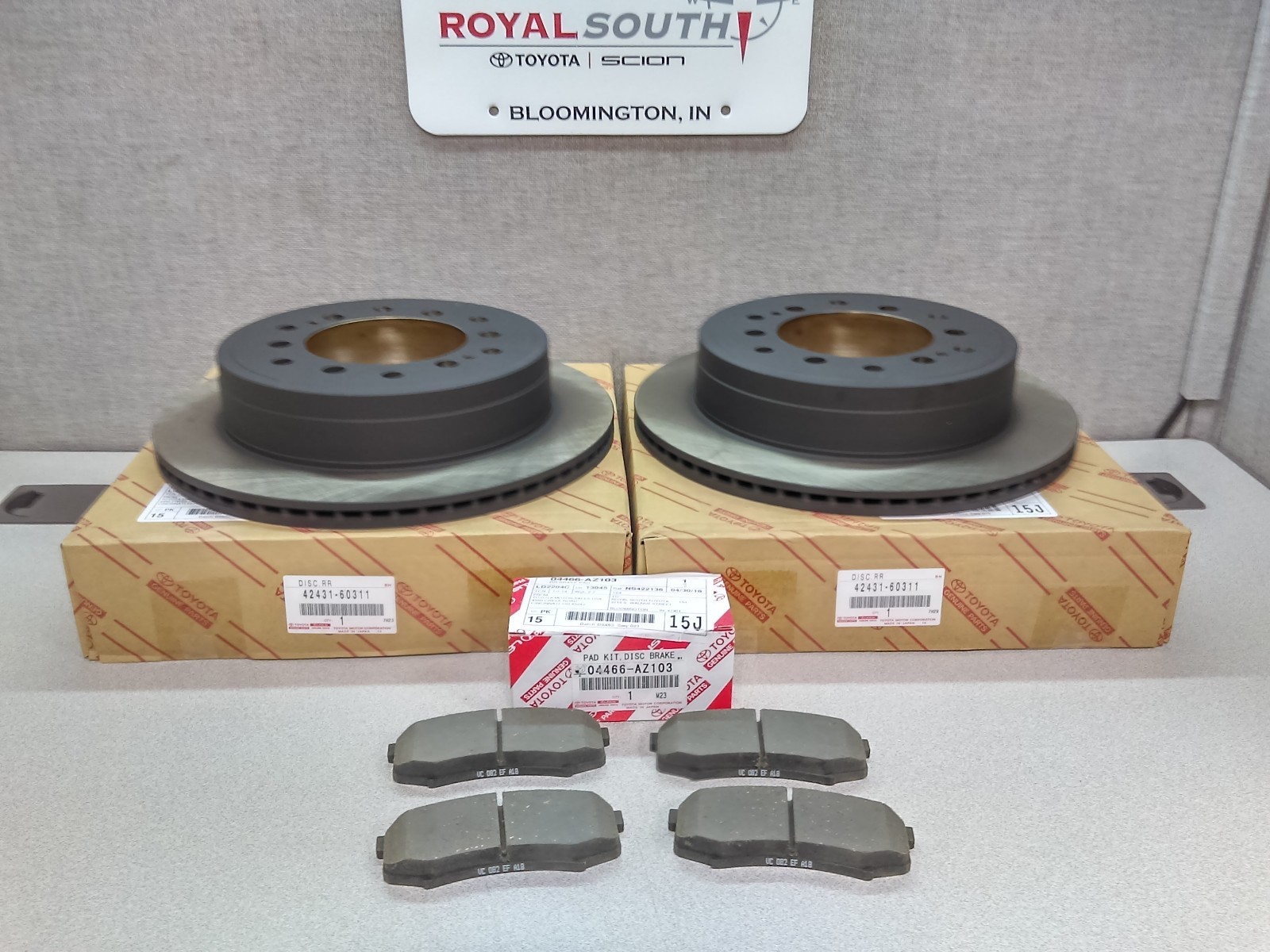 Toyota 4Runner Rear Brake Pad & Rotors Set Kit Genuine OE OEM | eBay