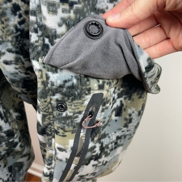 Sitka Stratus Jacket And Pants Whitetail Camouflage Tree Stand Bow ...