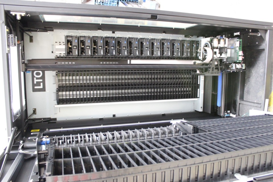 IBM 3584-L53 TS3500 261 Slot / 12 Drive LTO Tape Library | eBay