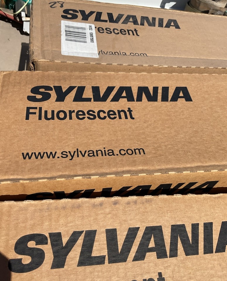 New Box 30 Sylvania Ecologic 3 Octron XP Lamp Tube Bulbs 32W 4100K Bi ...