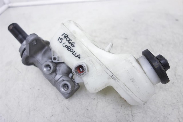 14 15 16 17 TOYOTA COROLLA Auto Trans BRAKE MASTER CYLINDER 47201-02660 ...