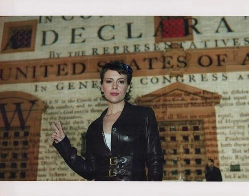 Alyssa Milano Gives Peace Sign Poses Outside Us Congress Vintage 5x7 ...