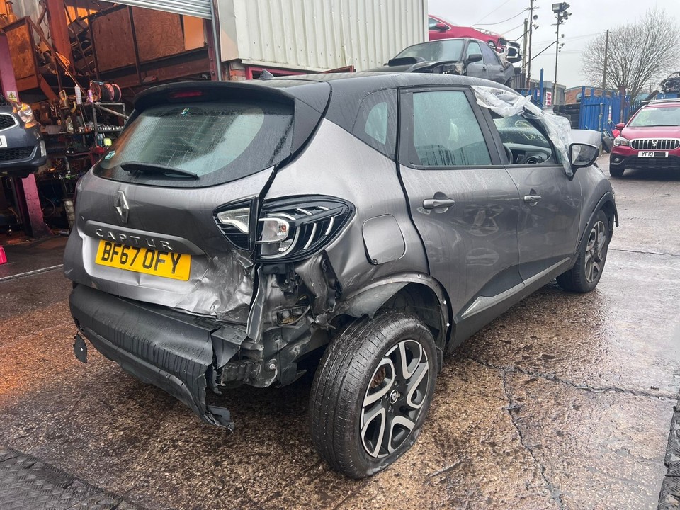 RENAULT CAPTUR 1.2 PETROL BREAKING AUCTION FOR A WHEEL NUT ONLY | eBay UK