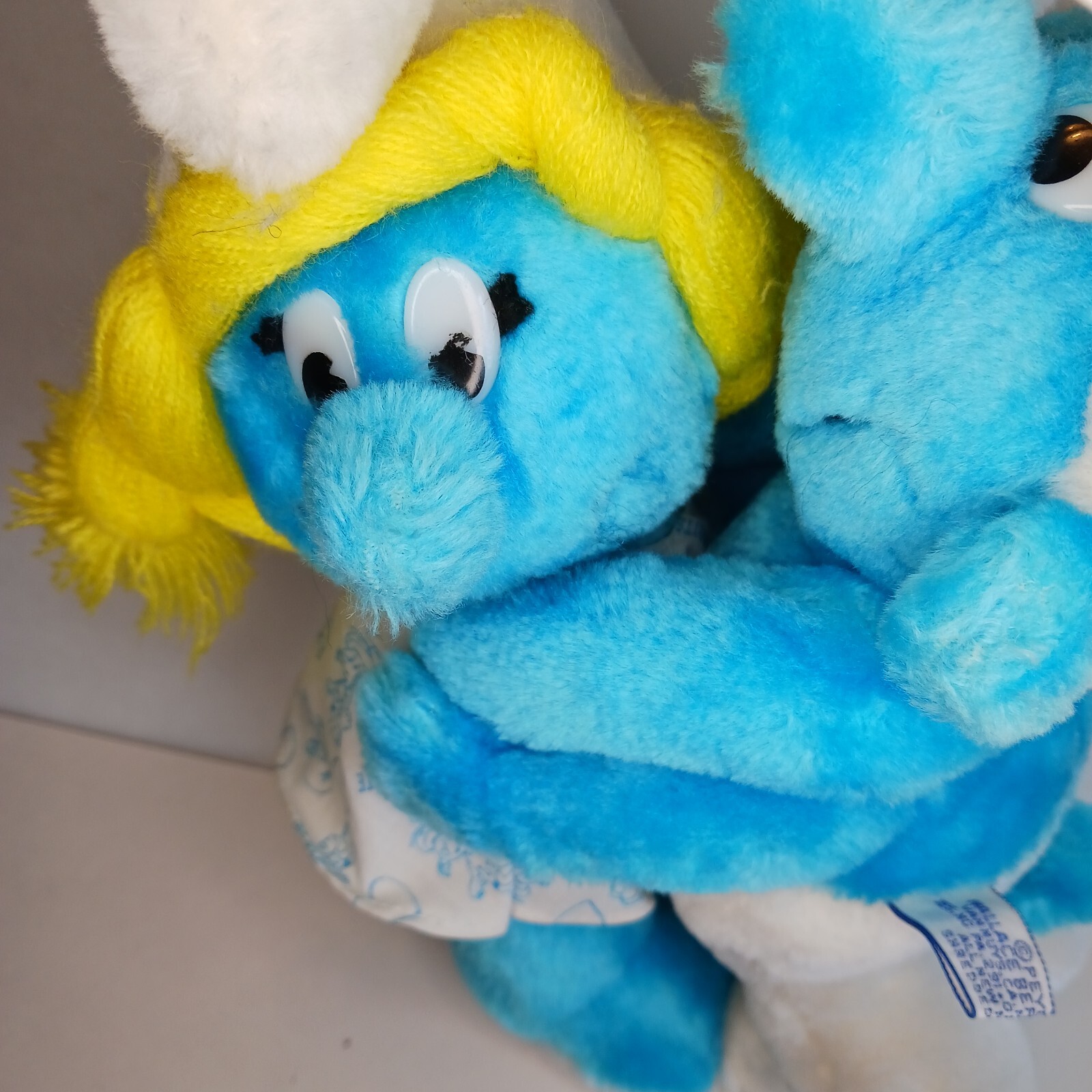 Vintage 1982 Smurfs Hugging, Stuff Animals, Collectible Toys Cartoon ...