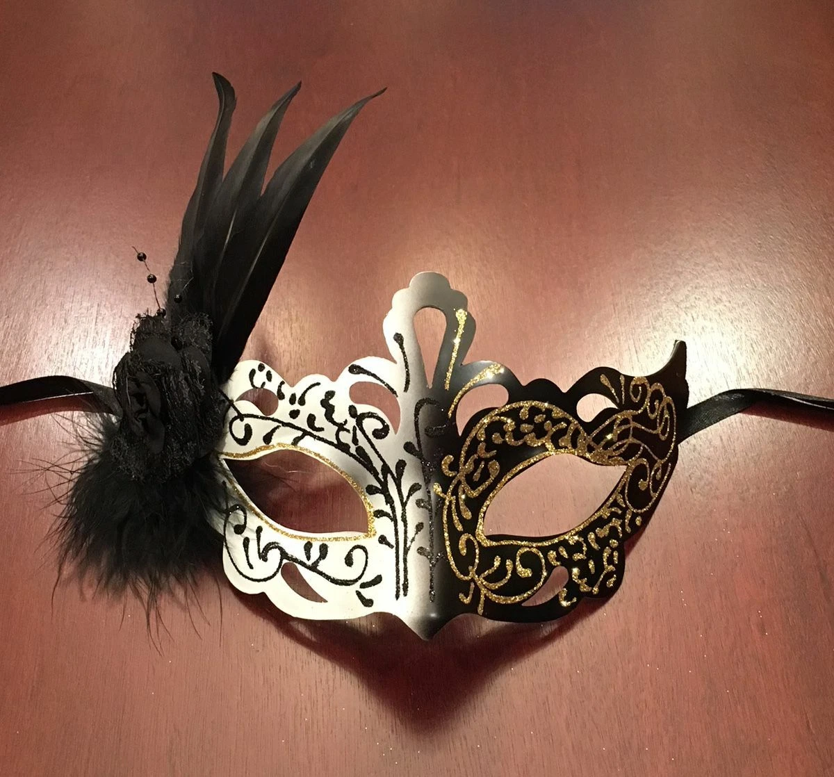 Venetian Eye Mask With Feathers