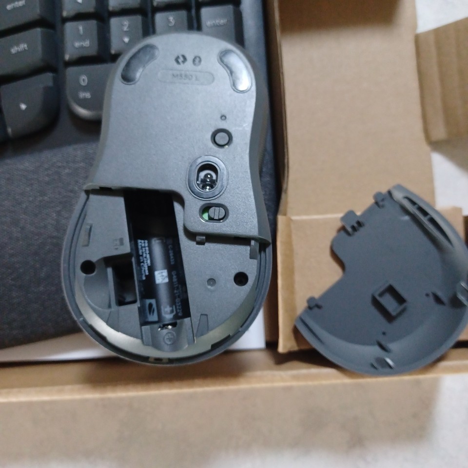 Logitech Wave Keys MK670 Combo Keyboard & Signature M550 L Mouse READ ...