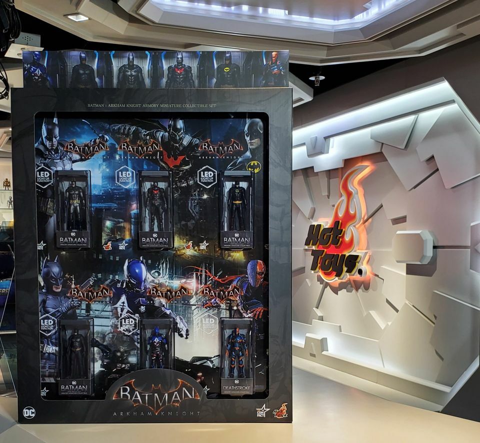 Hot Toys Miniature VGMC015 Batman Arkham Knight Armory Collectible 6 ...