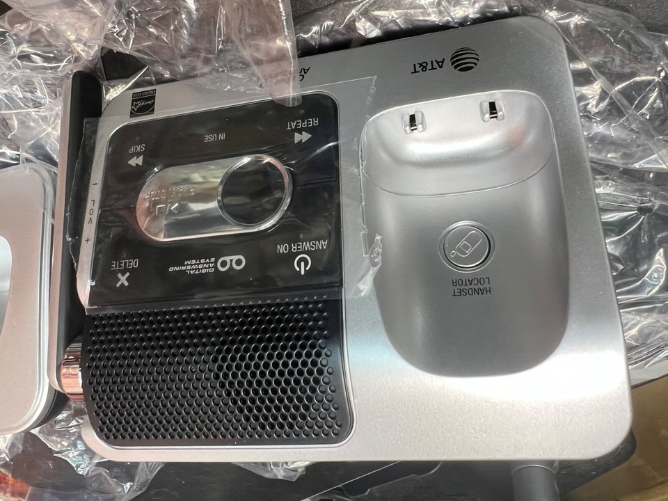 AT&T BL102-3 DECT 6.0 Cordless Phone 3-Handset System with Answering ...