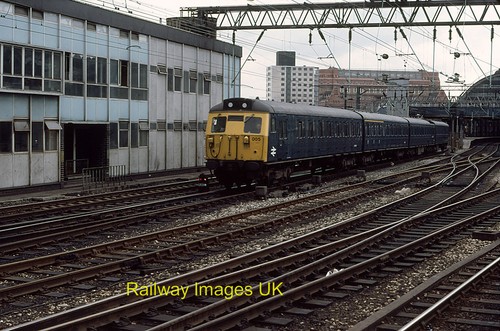 Railway Photo 6x4 Class 304 EMU Departing Manchester Piccadilly c1979 ...