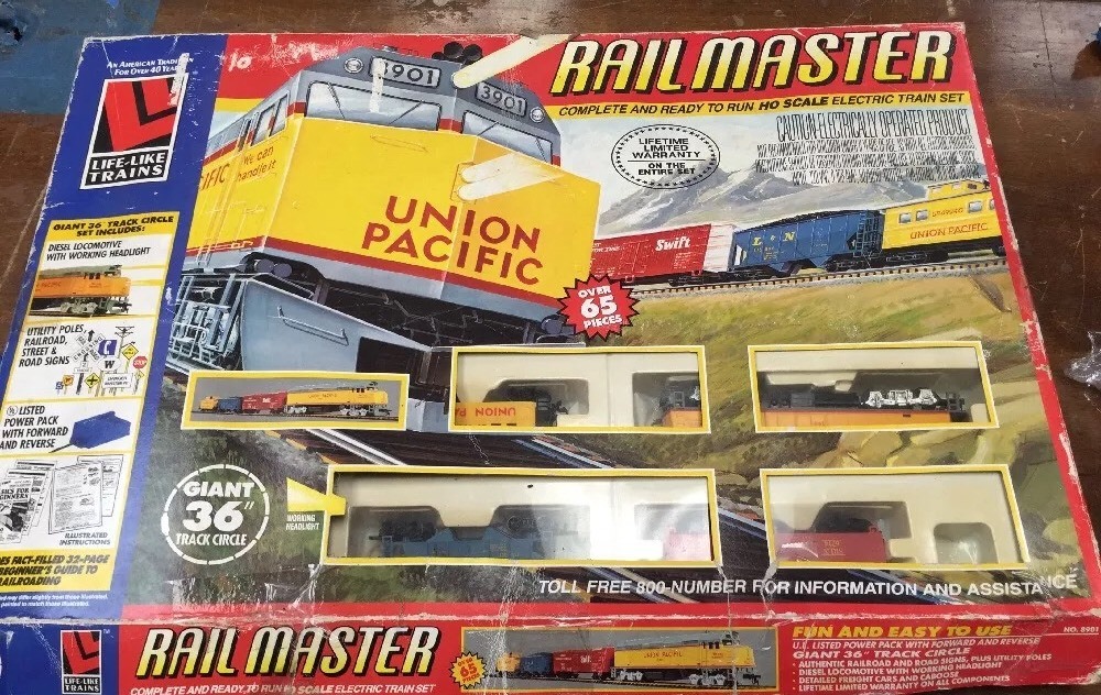 LIFE-LIKE RAILMASTER DIESEL UNION PACIFIC COMPLETE H.O. SCALE TRAIN SET ...