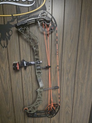Mathews 2020 VXR RH 31.5 - 29.5" draw -75# W/Black Gold Ascent Pro 5 ...