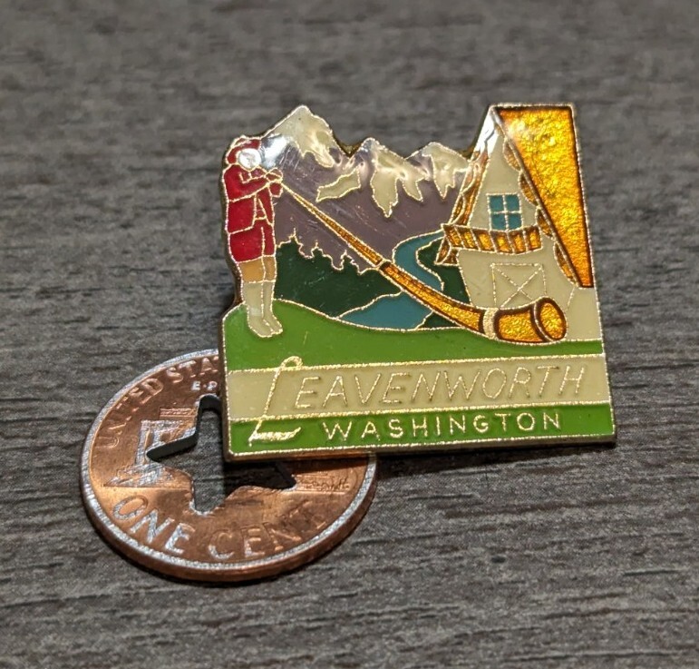 Leavenworth, Washington Bavarian-Styled Village Alphorn & Mountains ...