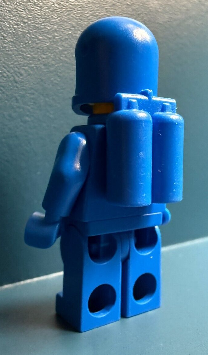 LEGO Classic Blue Spaceman Minifigure Vintage 1984 Gold Logo, sp004 ...