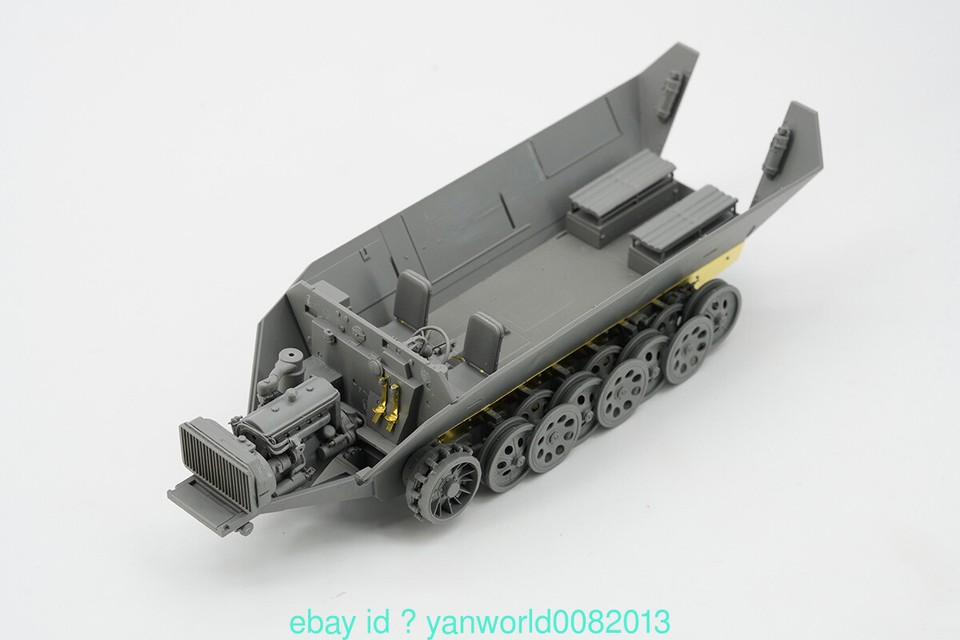 Border BT-042 1/35 Scale Sd.Kfz.251 Ausf.D W/R35 Turret APXR SA18 37MM ...