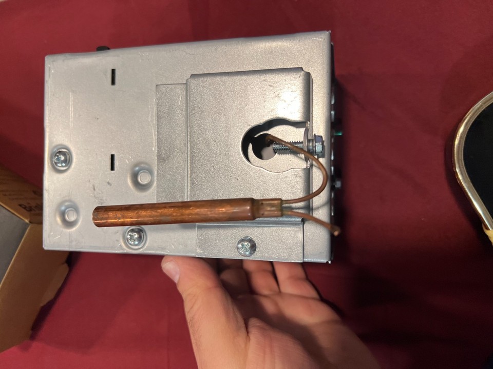 Resideo L8148J1009 Aquastat Relay 7.3" 240V 255 PSI 120 / Honeywell ...