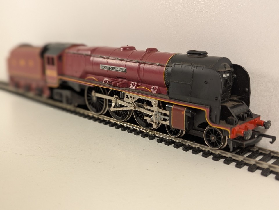 Hornby OO Gauge LMS Coronation Class 4-6-2 “Duchess of Sutherland” 6233 ...