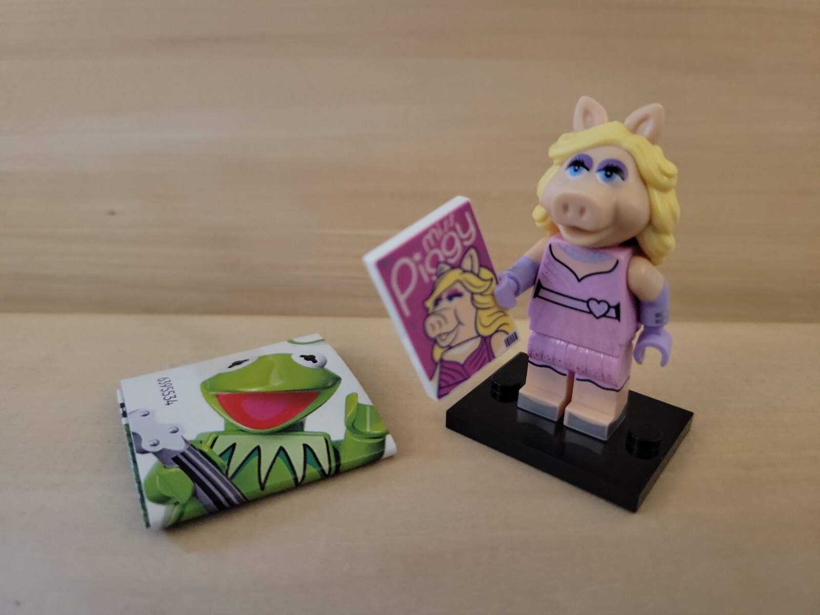 LEGO Muppets Minifigure (71033) CMF Collectible MiniFig Miss Piggy ...